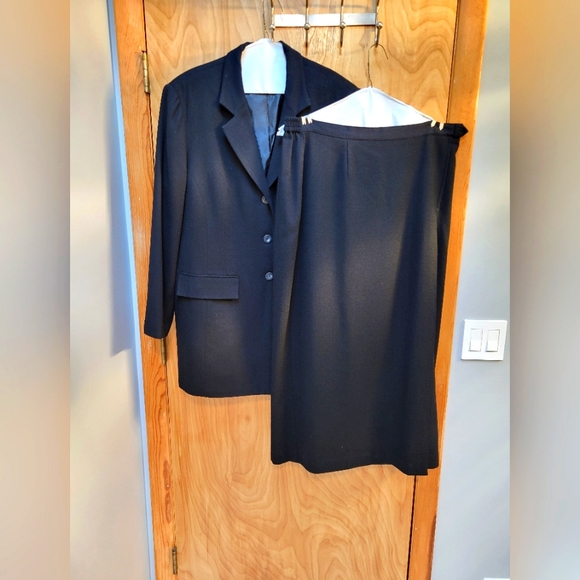 Maggie Mcnaughton | Skirts | Maggie Mcnaughton Black Skirt Suit Set ...